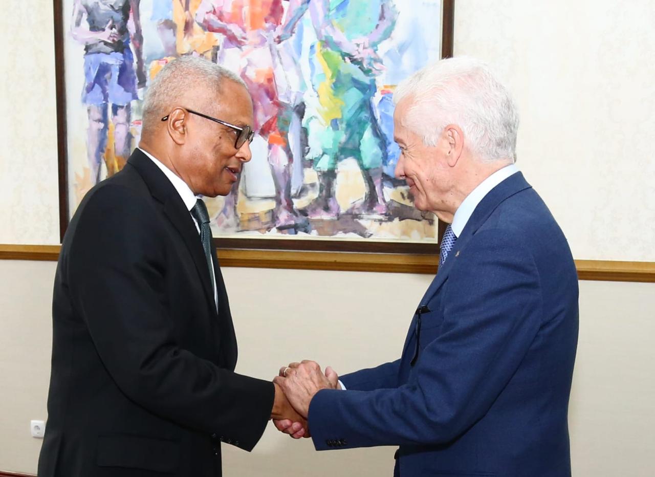 Cruz Vermelha Portuguesa - Presidente da Cruz Vermelha Portuguesa ...